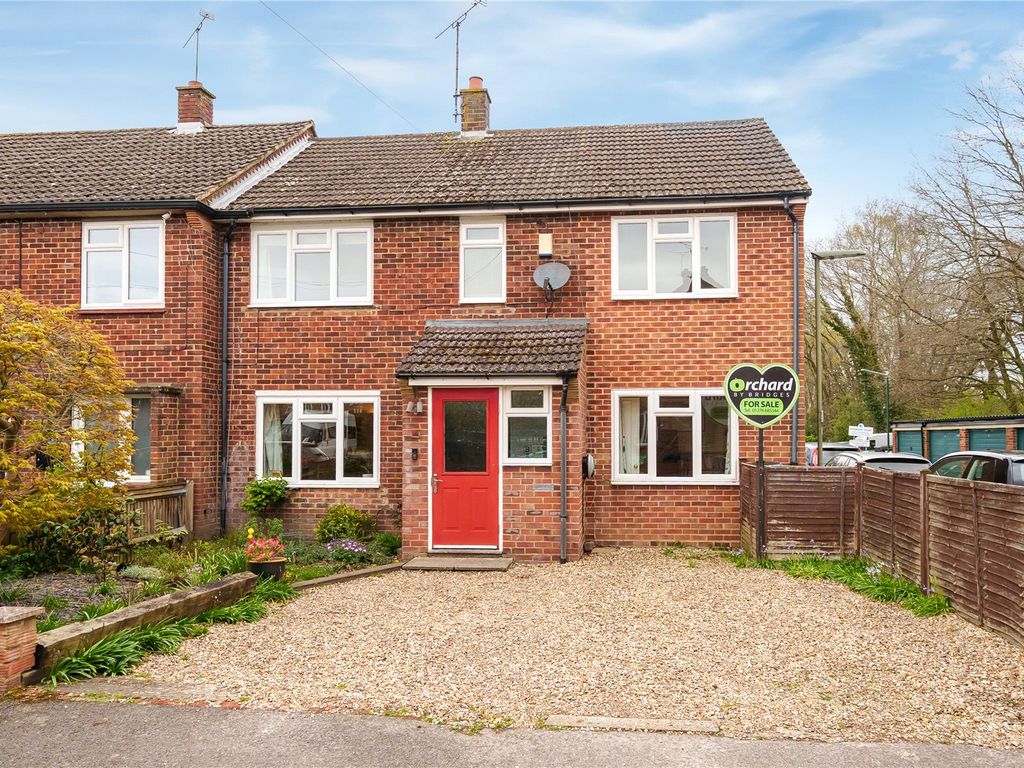 4 Bed End Terrace House For Sale In Cranmore Road Mytchett Camberley
