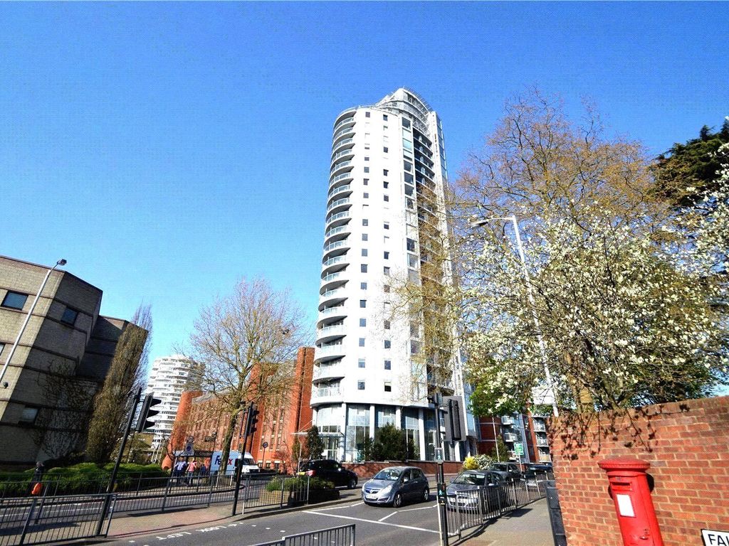 Studio to rent in Altyre Road, Croydon CR0, £1,250 pcm - Zoopla