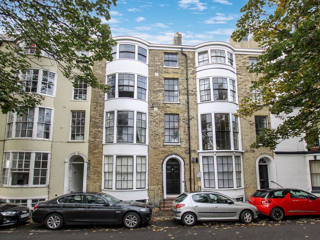 2 bed flat for sale in Bedford Row, Worthing BN11 - Zoopla