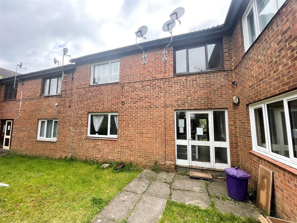 Studio to rent in Norbrek, Two Mile Ash, Milton Keynes MK8, £775 pcm ...