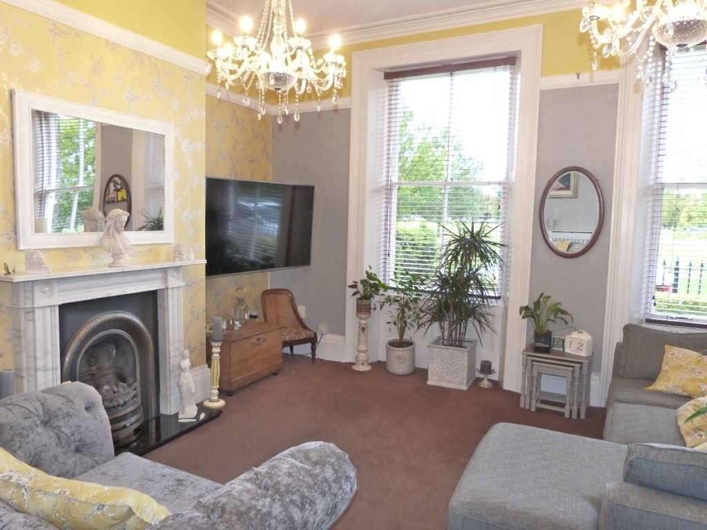 2 bed flat to rent in Church Square, Harrogate HG1 - Zoopla