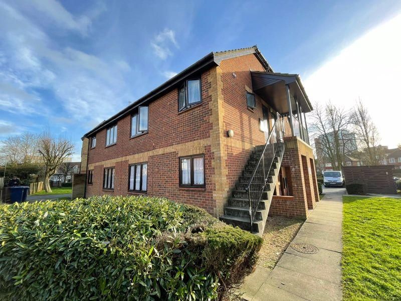 1 bed flat to rent in Falcon Way, London NW9 - Zoopla