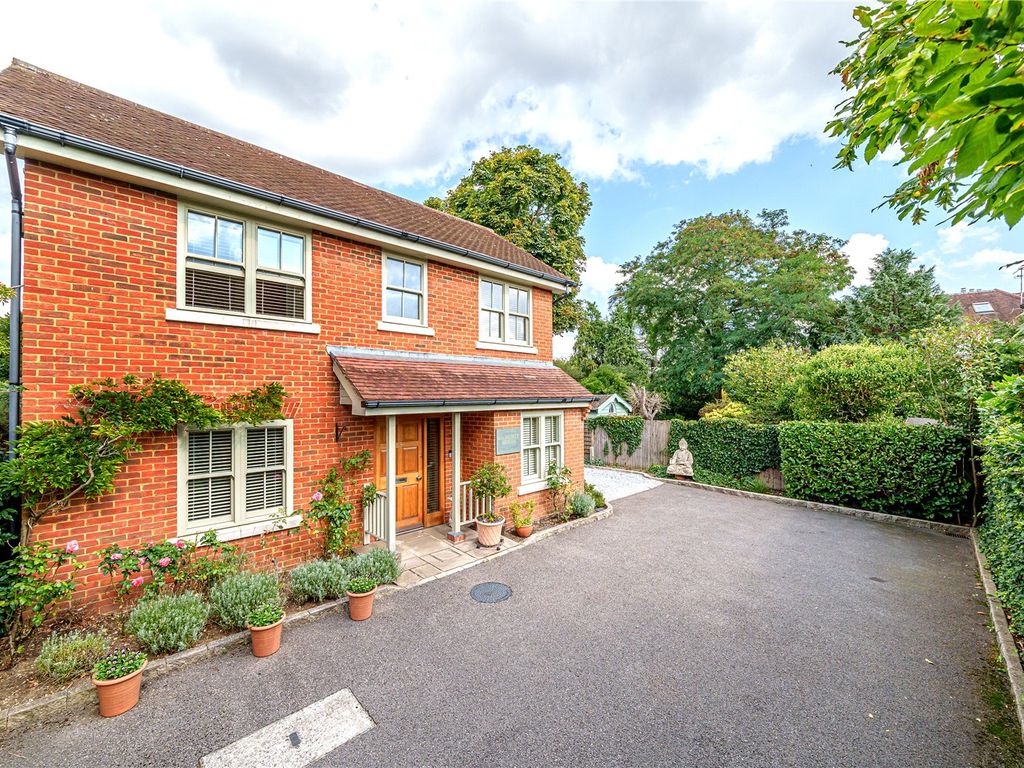 4 Bed Detached House For Sale In White Gates Thames Ditton Kt7 £
