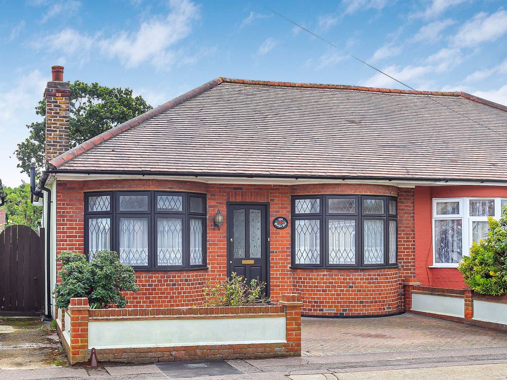 2 Bed Semi Detached Bungalow For Sale In Feeches Road Southend On Sea