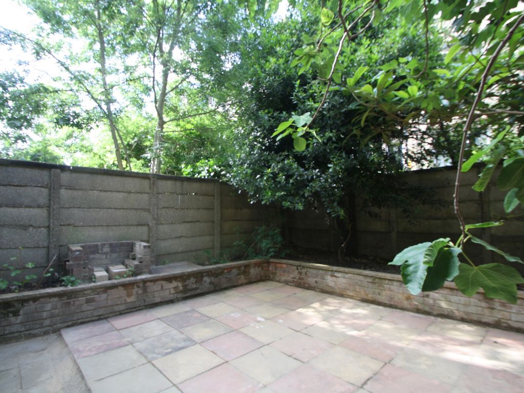 2 bed flat to rent in Archway Road, Highgate N6, £1,603 pcm - Zoopla