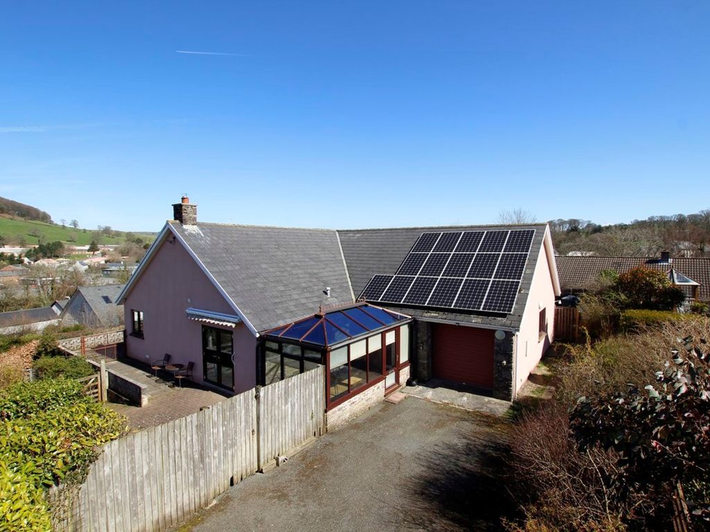 4 bed detached bungalow for sale in Sennybridge, Brecon LD3 - Zoopla
