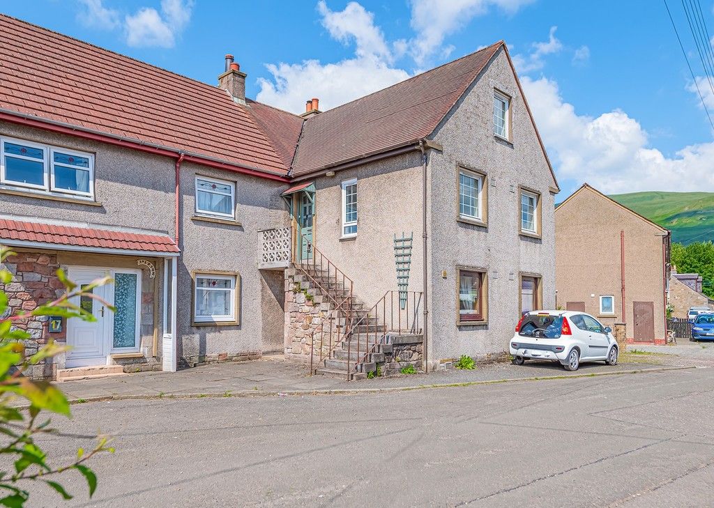 3 bed flat to rent in Lower Mains, Dollar FK14, £850 pcm - Zoopla