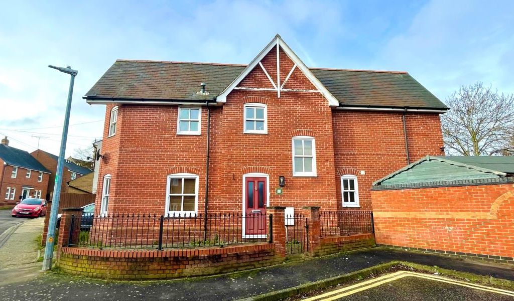 4 bed property to rent in Spurgeon Street, Colchester CO1, £2,250 pcm ...