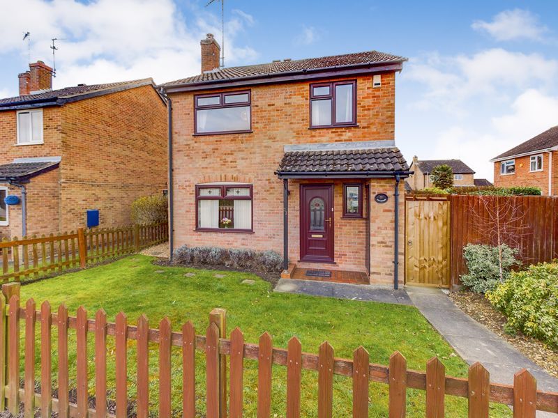 4 bed detached house for sale in Glatton Road, Sawtry, Cambridgeshire ...