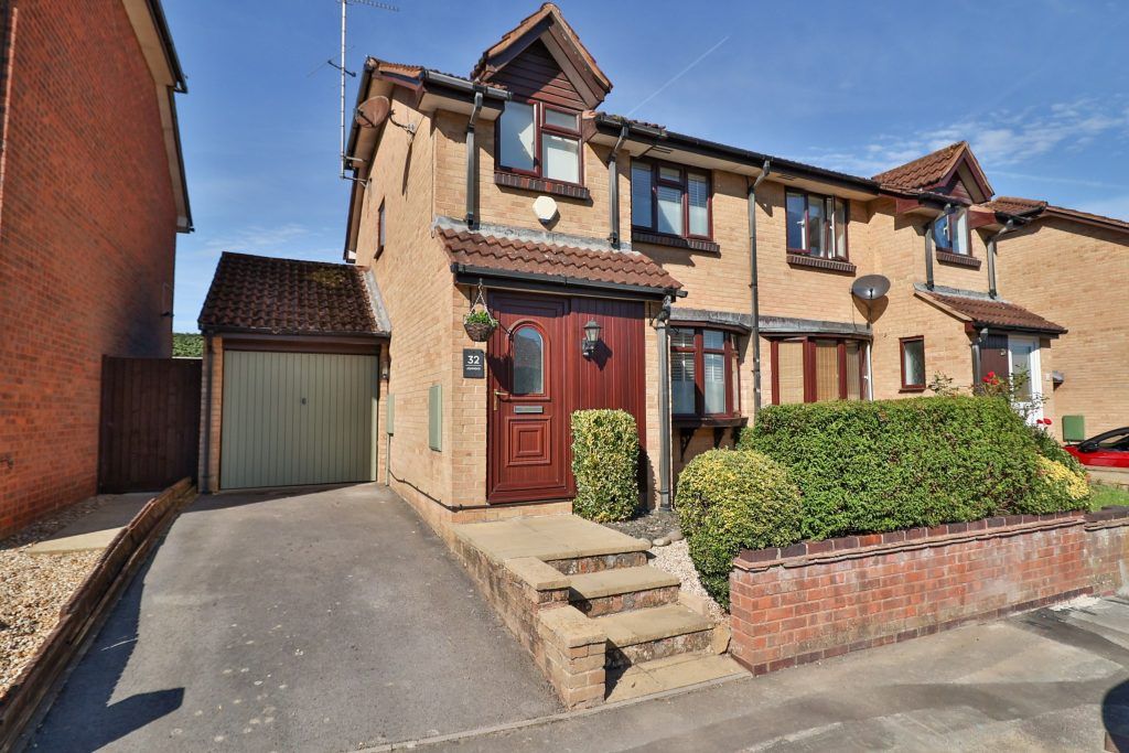 3 bed semi-detached house for sale in Ashmead, Yeovil, Somerset BA20, £ ...