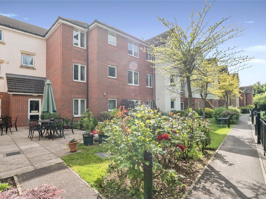 1 bed flat for sale in Ashingdon Road, Rochford SS4, £65,000 - Zoopla