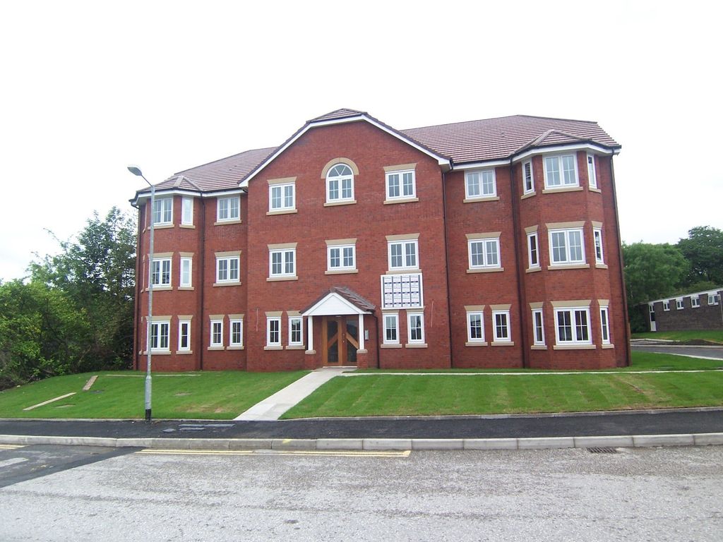 2 bed flat to rent in Samuel House, Sandfield Park, Bolton BL1, £725 ...