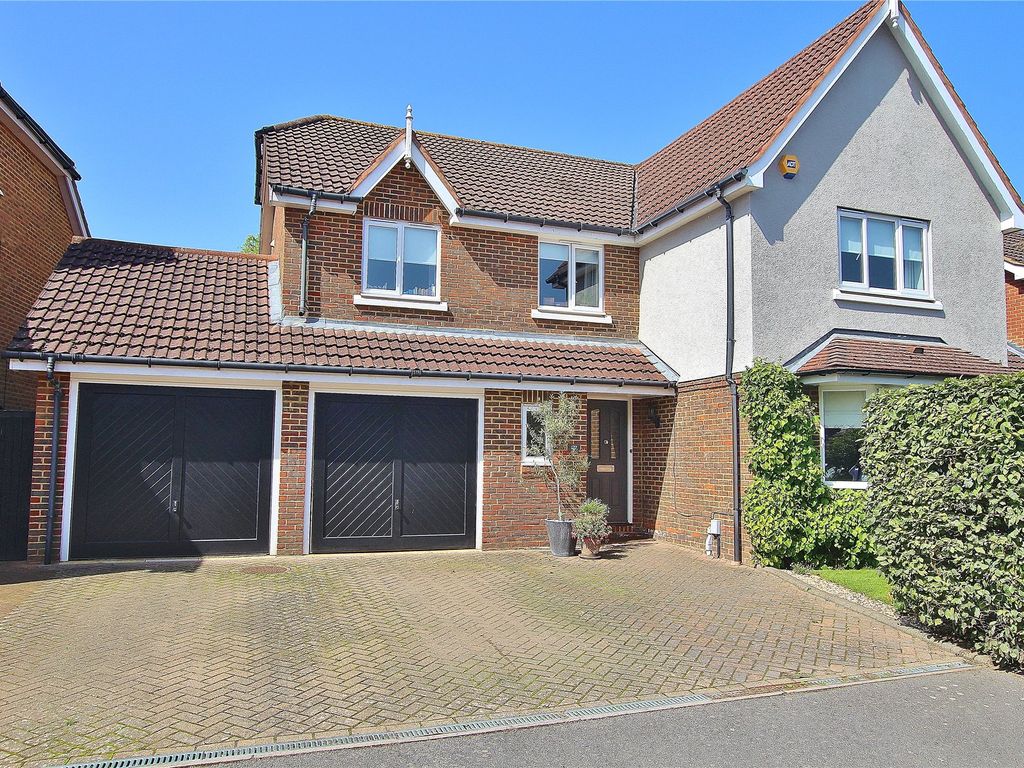 5 bed detached house for sale in Knaphill, Woking GU21 - Zoopla