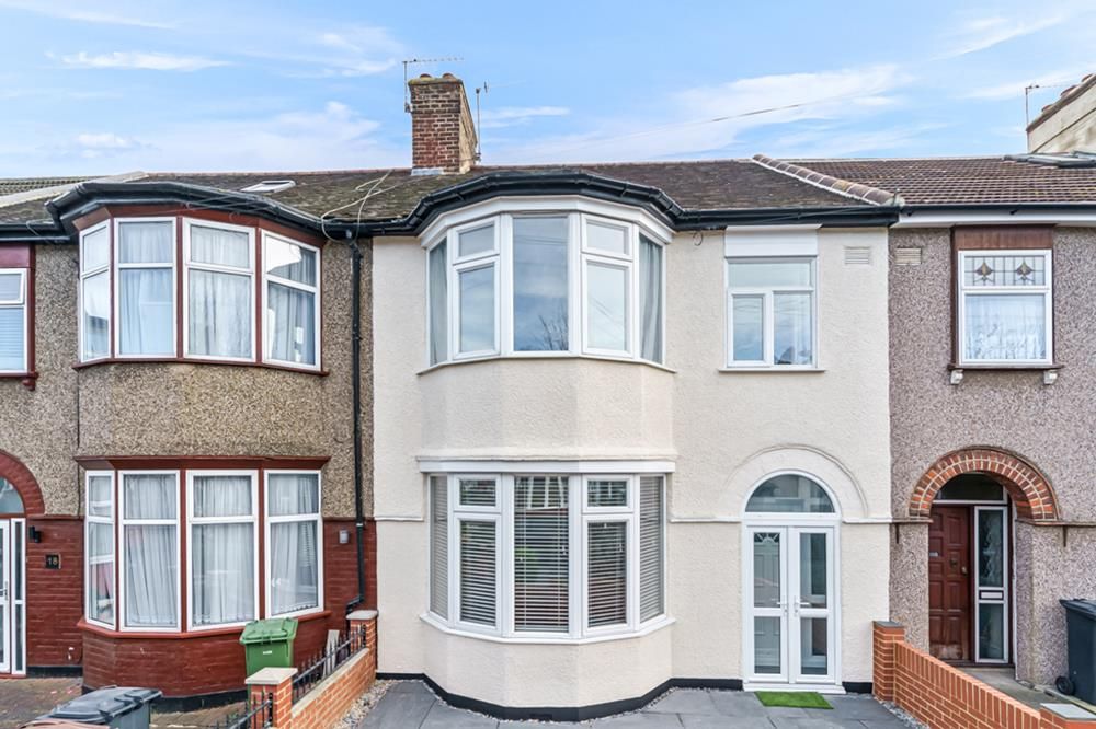 3 bed property to rent in Cranleigh Gardens, Barking IG11, £2,850 pcm - Zoopla