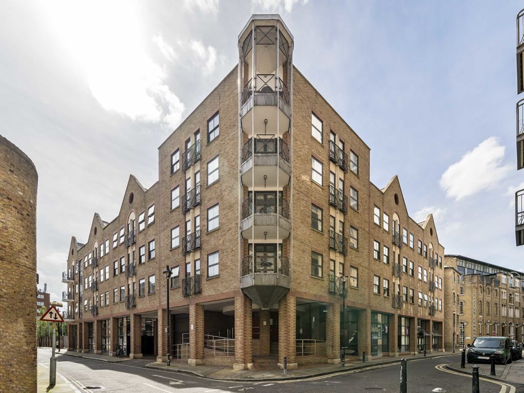 2 bed flat to rent in Jacob Street, London SE1, £2,300 pcm - Zoopla