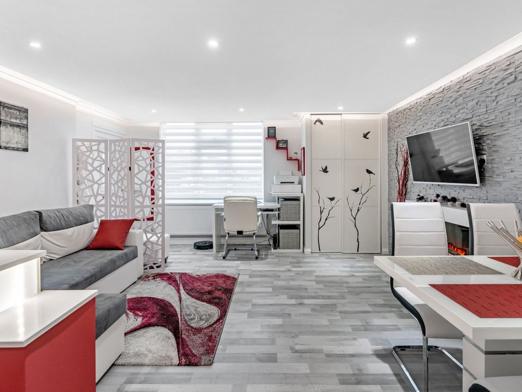 2 bed flat to rent in Markham Close, Cambridge, Cambridgeshire CB42Px ...