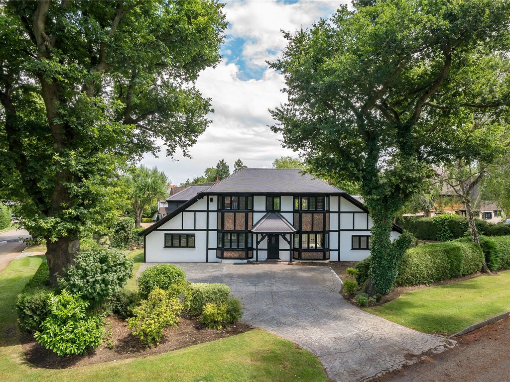 5 Bed Detached House For Sale In Elm Walk Farnborough Park Br6 £