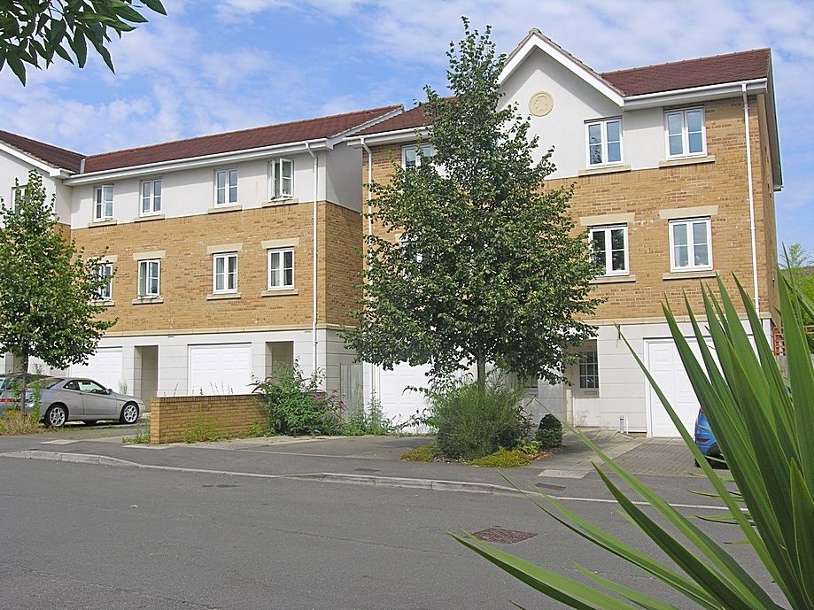 4 bed semi-detached house to rent in Primrose Place, Isleworth TW7, £ ...