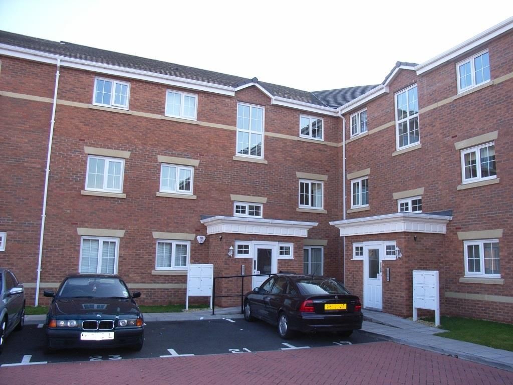 2 bed property to rent in Scott Street, Great Bridge, Tipton DY4, £850 ...