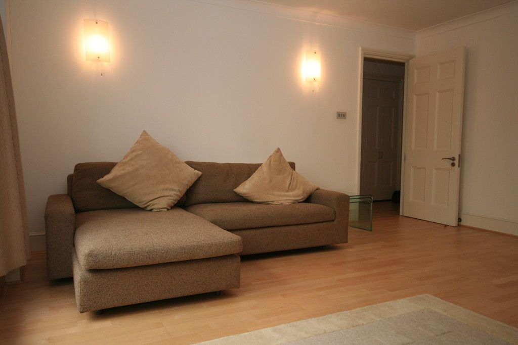 1 bed flat to rent in Battle Bridge Lane, London SE1 - Zoopla