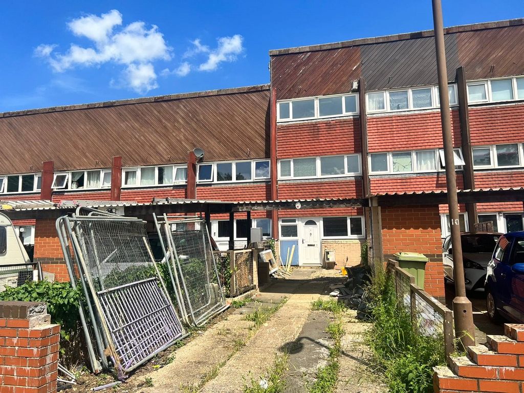 3 bed terraced house for sale in Moorfoot, Fullers Slade, Milton Keynes ...