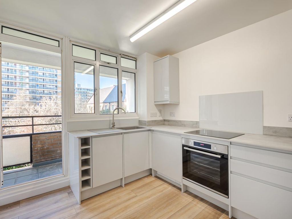2 bed flat for sale in Churchill Gardens, London SW1V - Zoopla