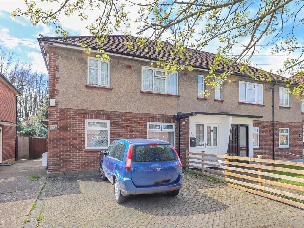 2 bed maisonette for sale in Lansbury Drive, North Hayes UB4 - Zoopla