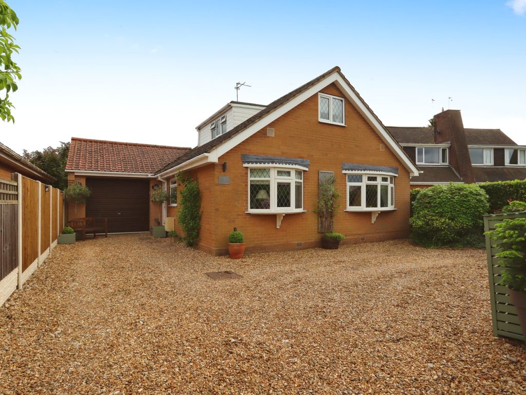 3 bed detached bungalow for sale in The Hollies, West Cowick DN14, £ ...