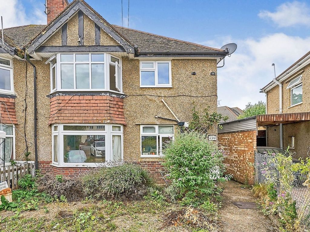 2 bed maisonette for sale in Tartar Road, Cobham KT11 - Zoopla
