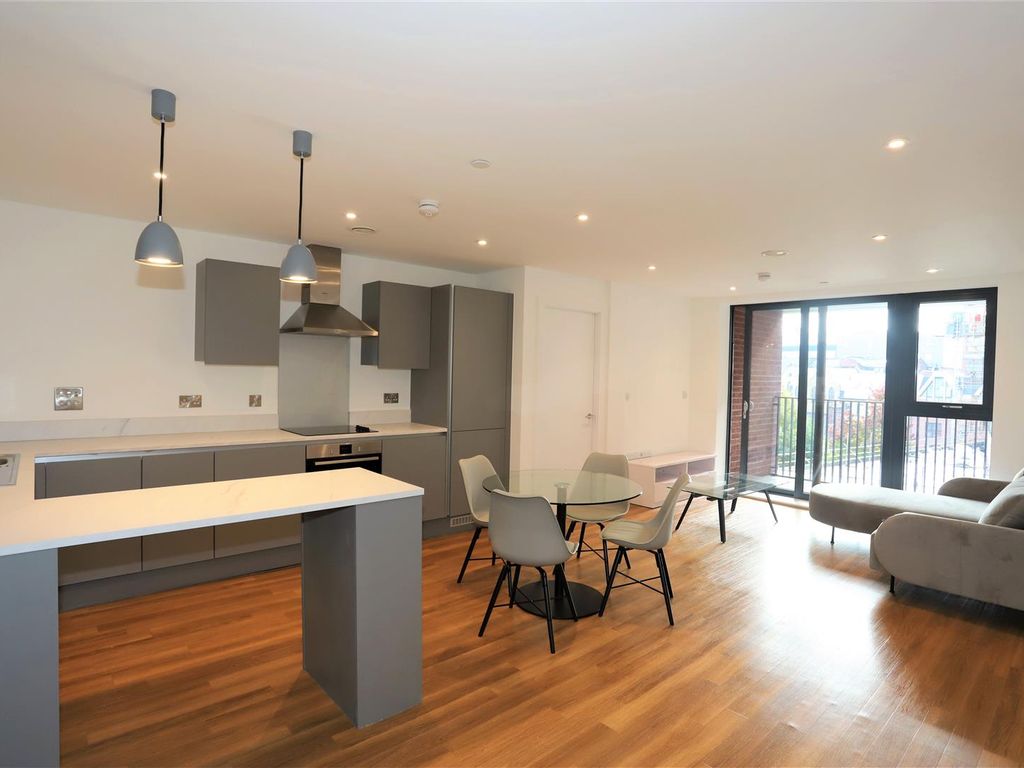 2 bed flat to rent in Cornell Street, Manchester M4, £1,550 pcm - Zoopla