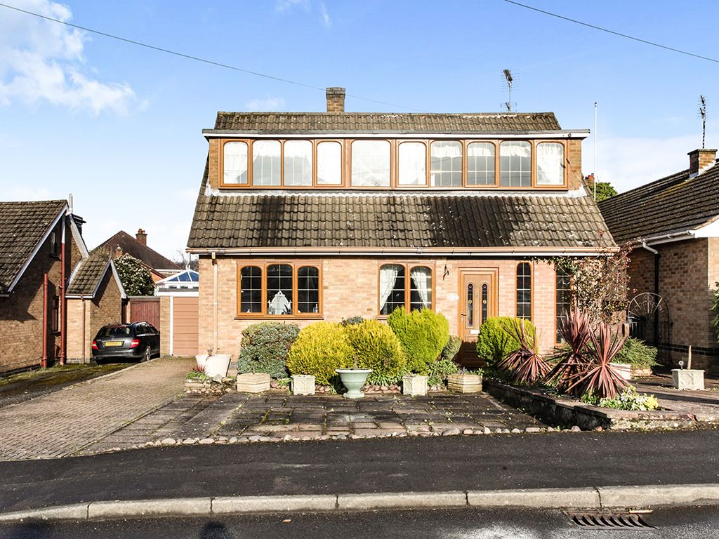 3 bed bungalow for sale in Trentham Road, Hartshill, Nuneaton ...