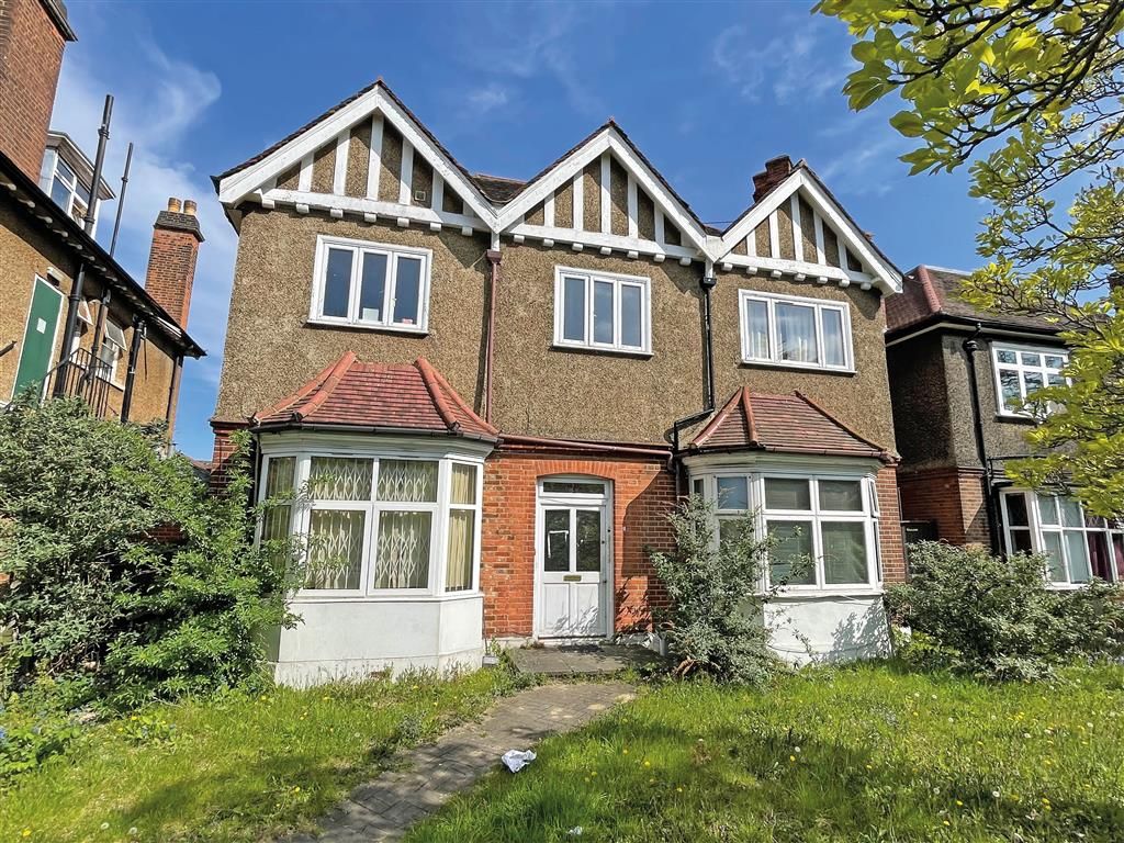 2 bed flat for sale in Bromley Road, London SE6 - Zoopla