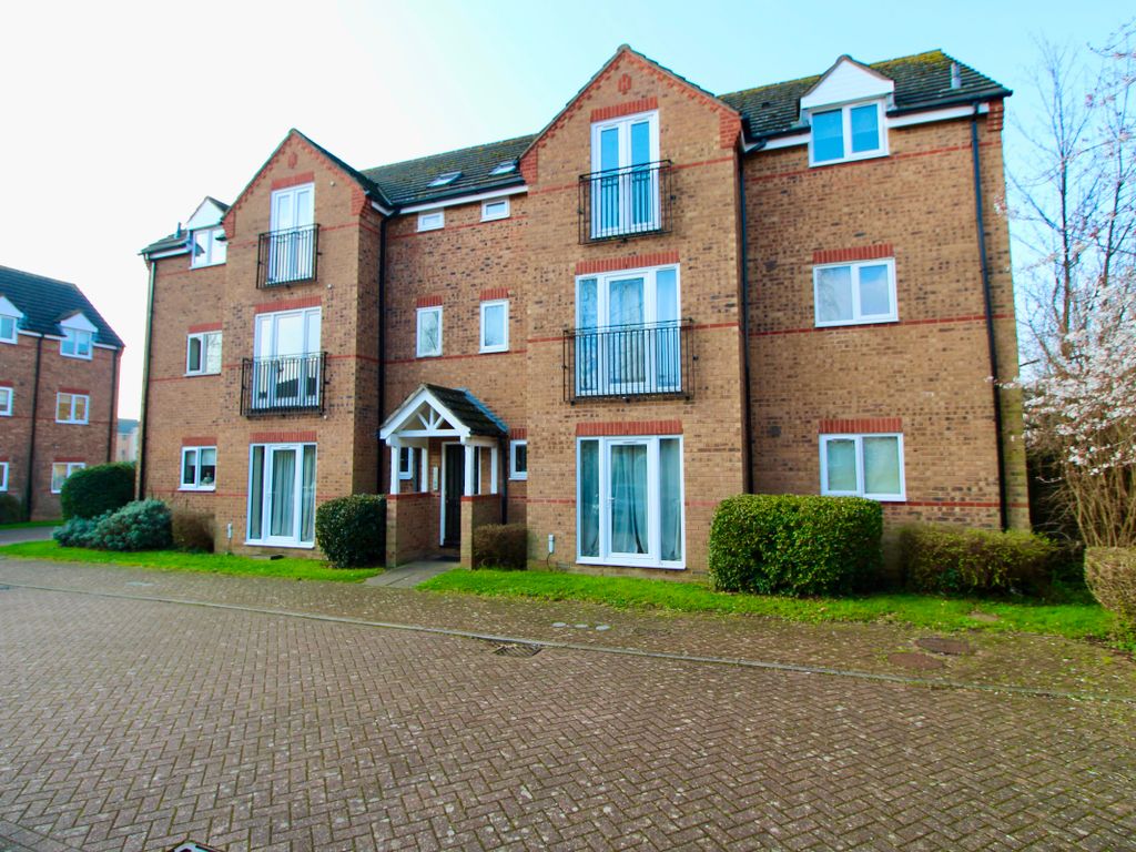 2 bed flat to rent in Sovereign Place, Peterborough PE3, £800 pcm - Zoopla