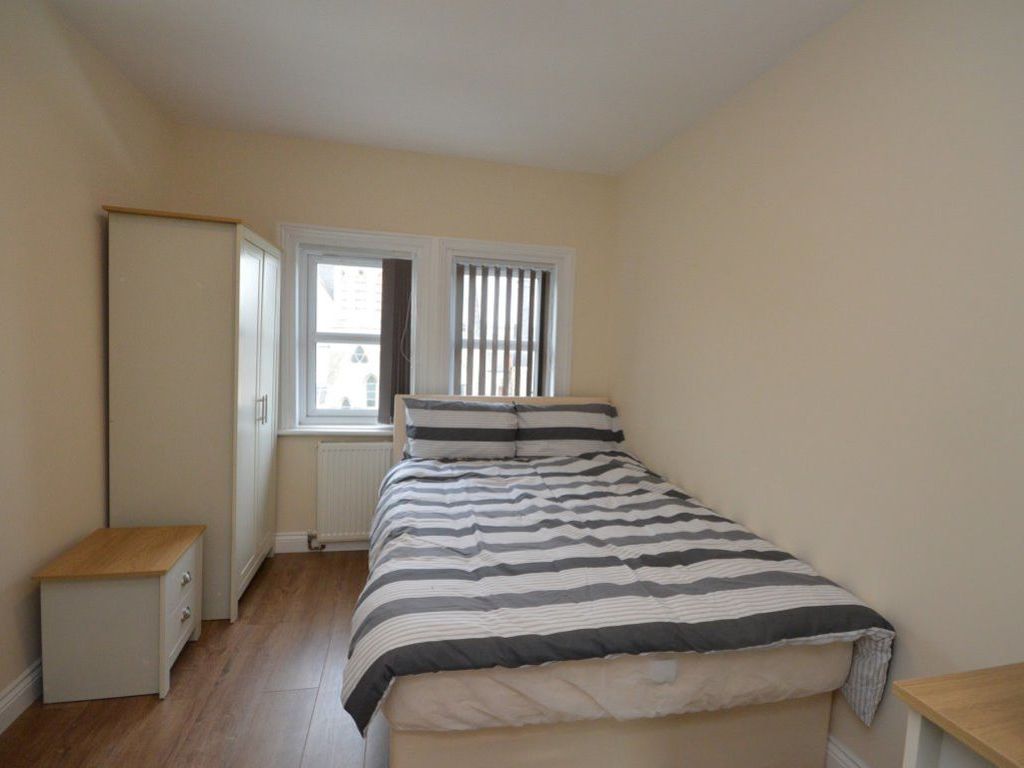 Room to rent in Faringdon Road, Swindon SN1, £500 pcm - Zoopla