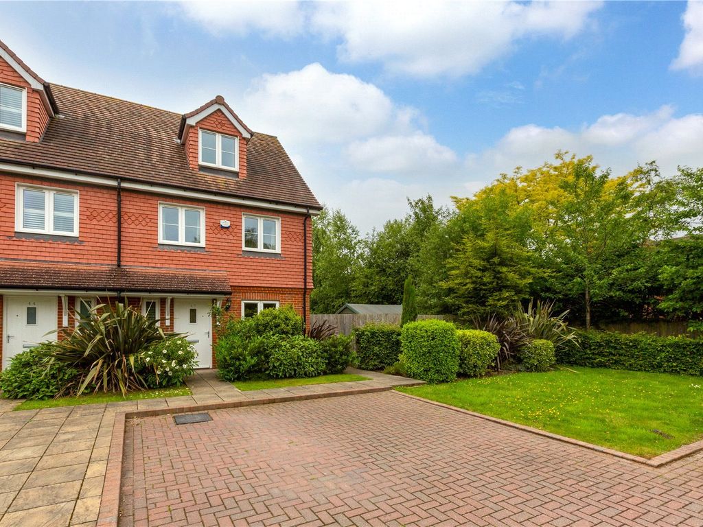 New Home 4 Bed Semi Detached House For Sale In Dukes Drive Tunbridge
