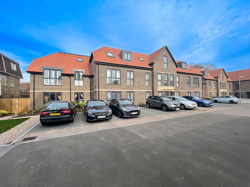 1 bed flat for sale in Frances Drive, Dunstable LU6, £240,000 - Zoopla