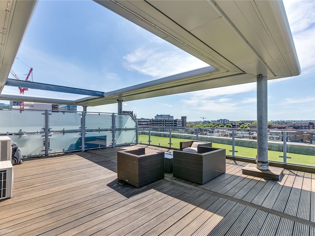 2 bed flat to rent in Gooch House, 63-75 Glenthorne Road, London W6 ...