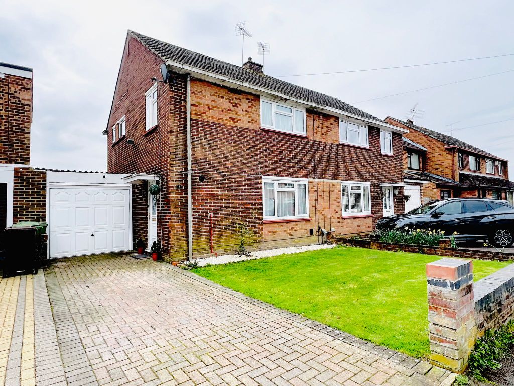 3 Bed Semi Detached House To Rent In Northcote Road Farnborough Gu14