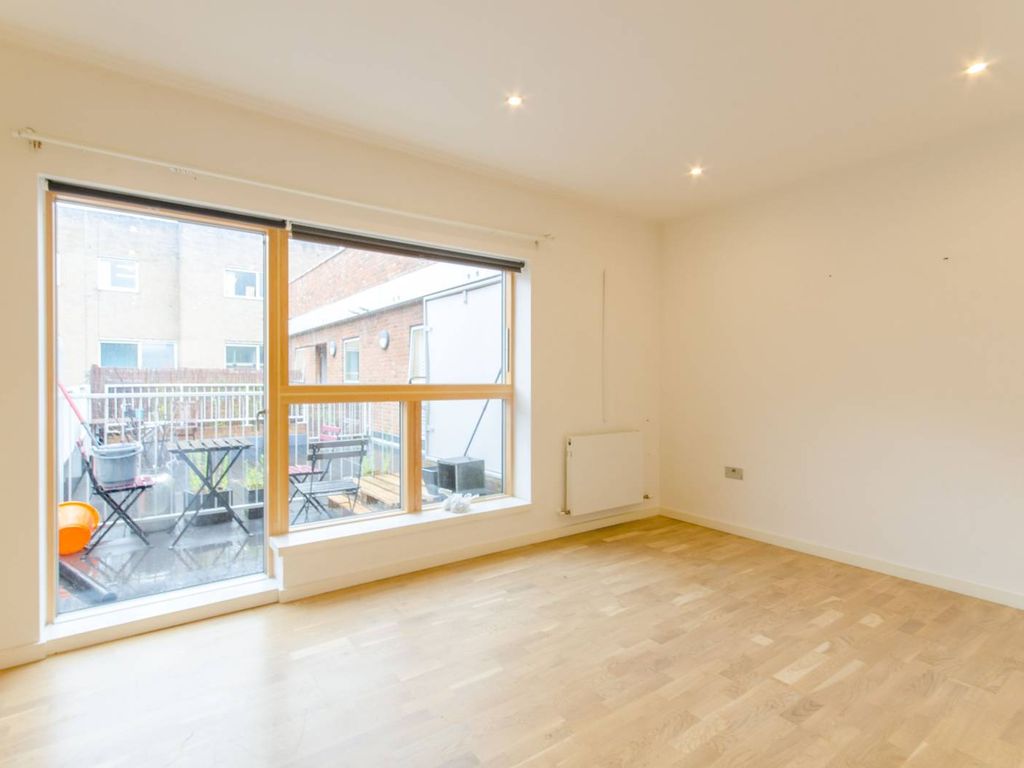 3 bed flat for sale in High Road Leyton, Leyton, London E10, £530,000 ...