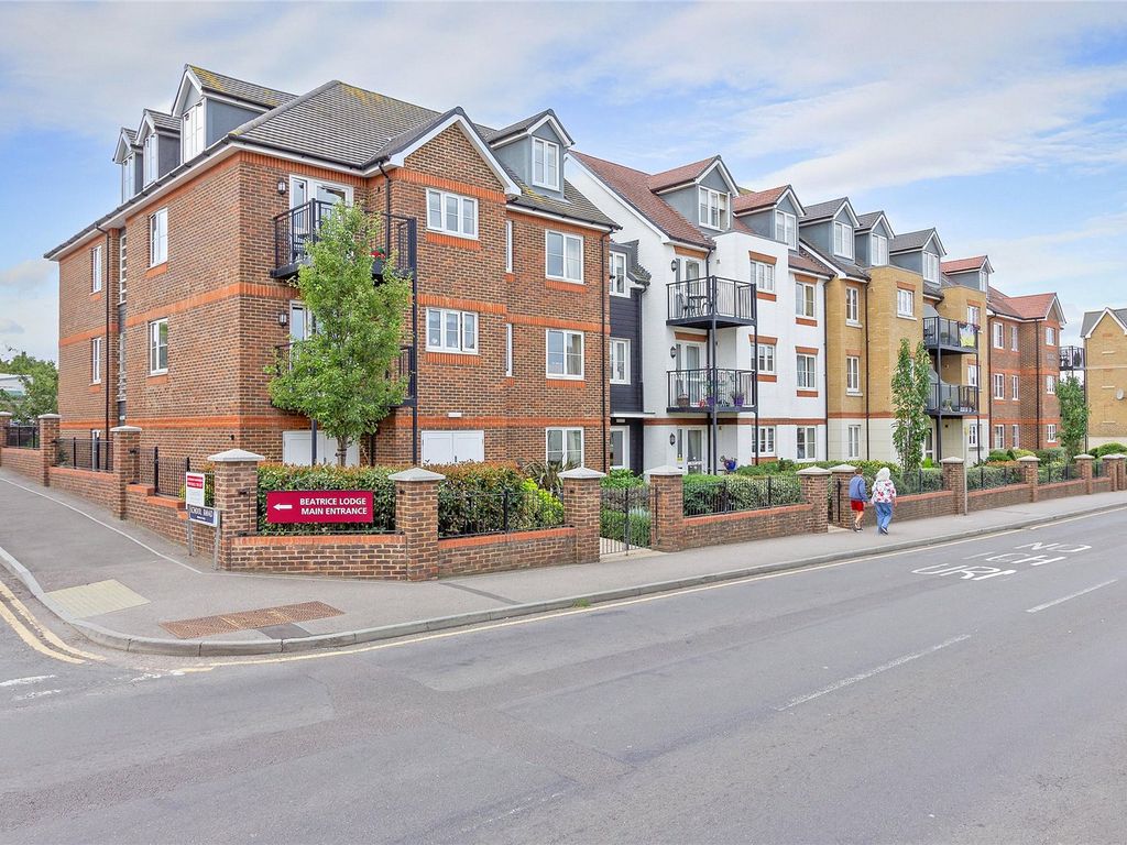 2 Bed Flat For Sale In Canterbury Road Sittingbourne Kent Me10 £