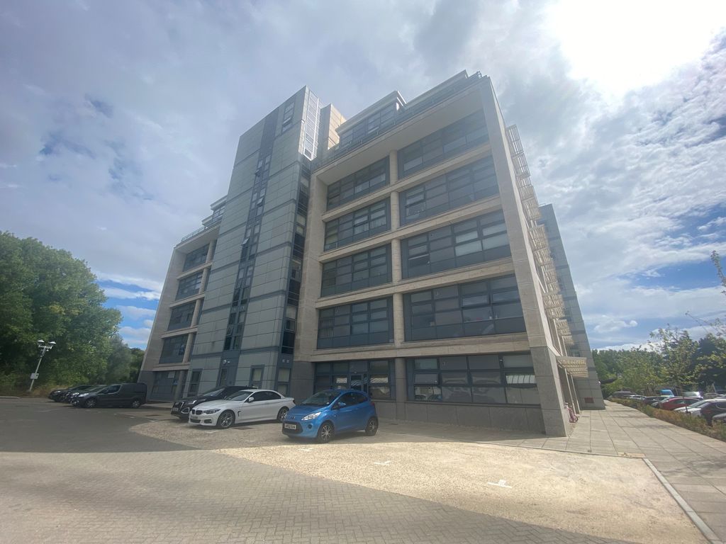 1 bed flat to rent in Edinburgh Gate, Harlow CM20, £1,200 pcm - Zoopla