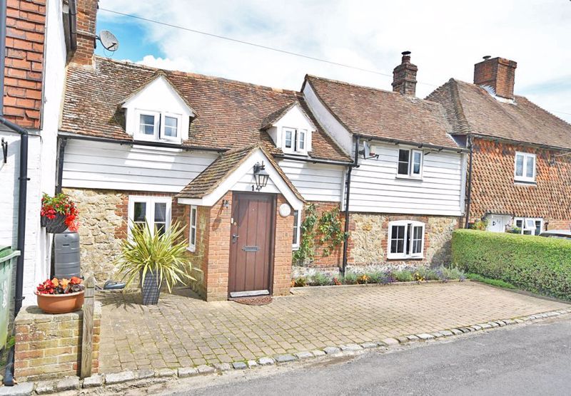 3 bed cottage for sale in Lenham Road, Platts Heath, Maidstone ME17, £ ...