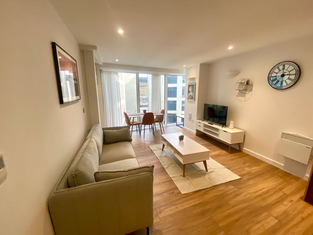 2 bed flat to rent in Leeds Road, Bradford BD1, £930 pcm - Zoopla