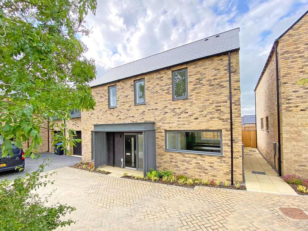 4 bed link detached house to rent in Swinsty Close, Harrogate HG3, £ ...