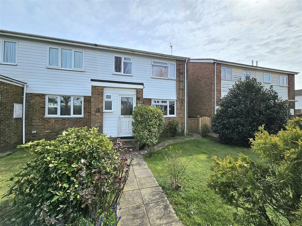 3 Bed End Terrace House For Sale In Badlesmere Road Eastbourne Bn22 £