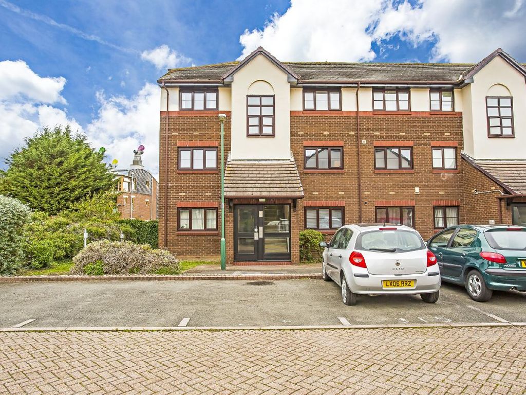 1 bed flat to rent in Foxglove Way, Hackbridge, Surrey SM6 - Zoopla