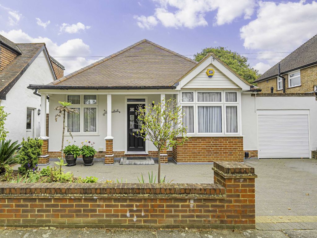 2 Bed Property For Sale In Coniston Road Whitton Twickenham Tw2 £