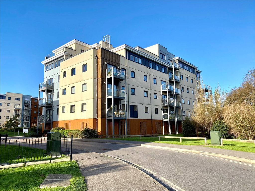 3 bed flat for sale in Groombridge Avenue, Eastbourne, East Sussex BN22 ...