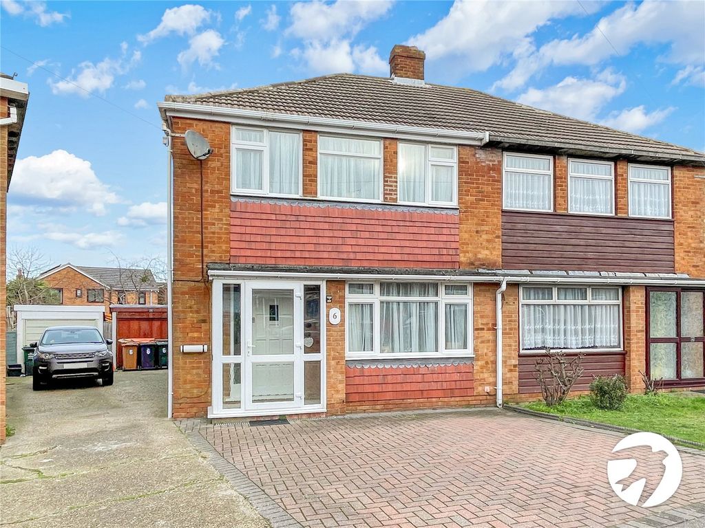 3 Bed Semi Detached House For Sale In Lonsdale Crescent Fleet Estate