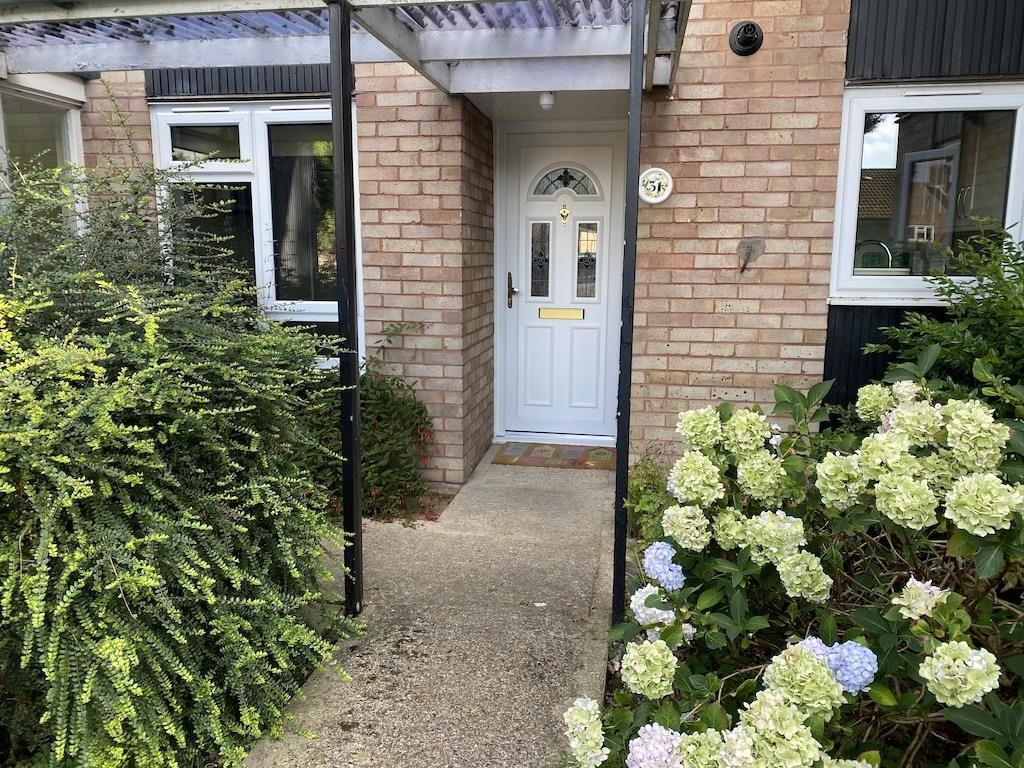 2 bed flat for sale in Bramble Close, Copthorne, Crawley RH10, £255,000 ...